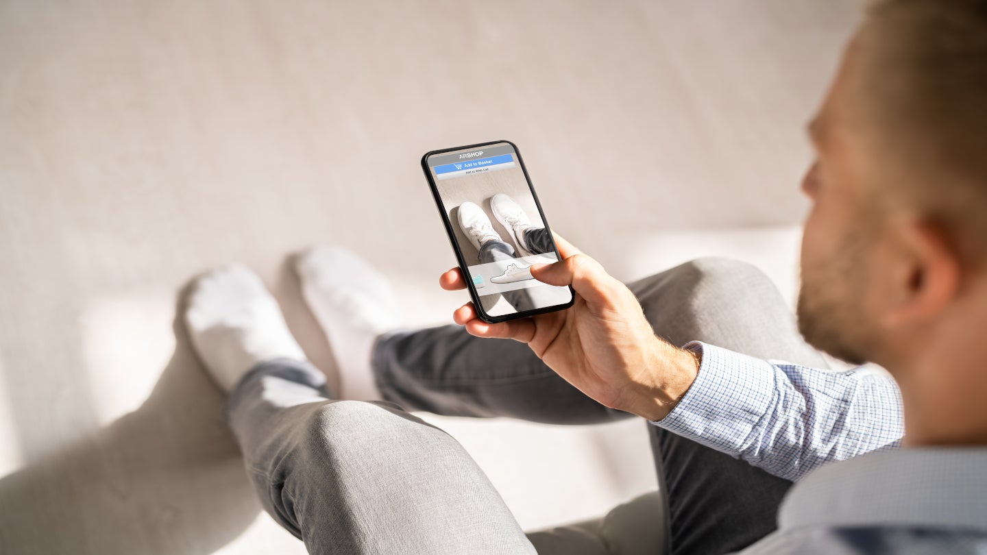 Who are the leading innovators in virtual try-ons for the apparel industry?